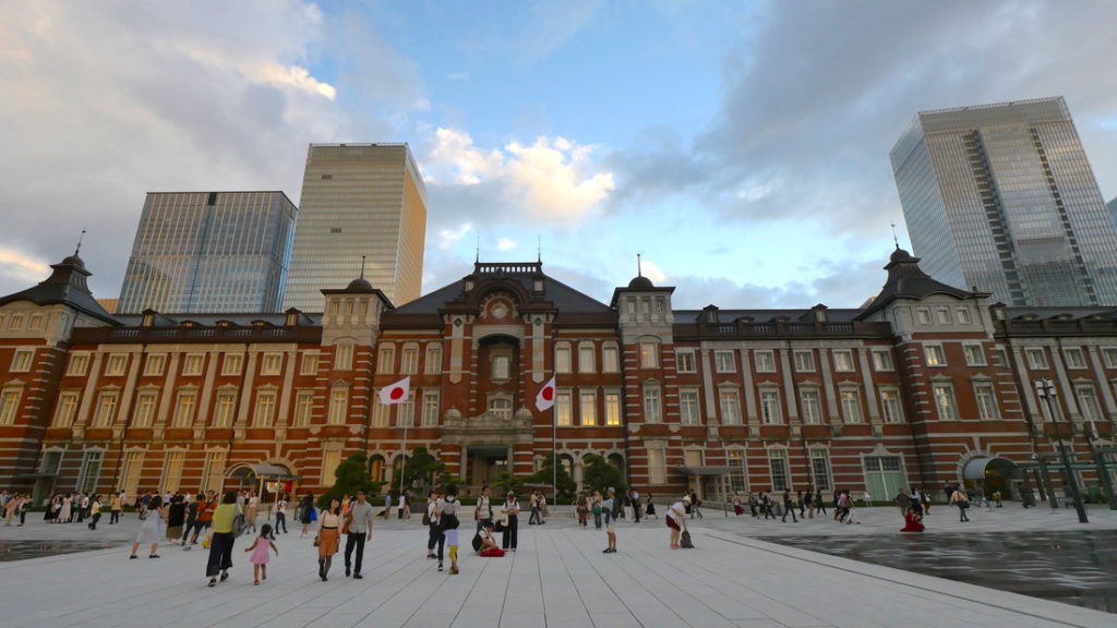 An architectural walk along the railroad tracks from Tokyo Station to ...