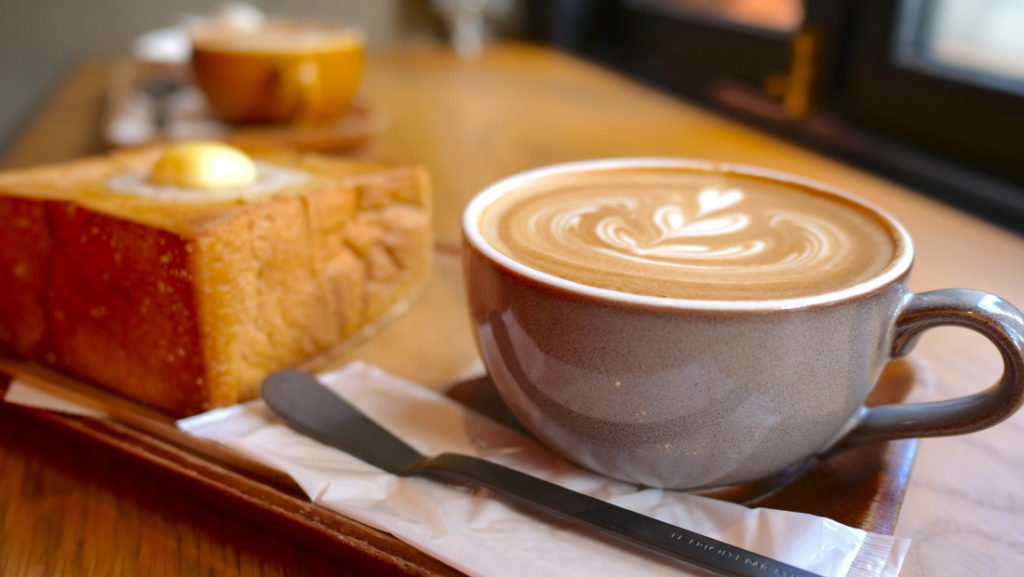 Hunting for autumn leaves - and delicious caffè latte!