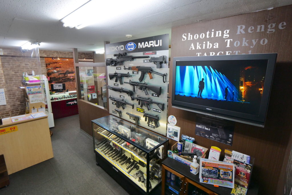 Practicing your aim at an airsoft gun shooting range in Akihabara ...